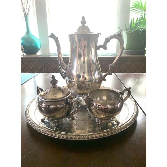 Wm. Rogers | Kitchen | Vtg Wm Rogers Tea Set Teapot Creamer Sugar Caddy ...